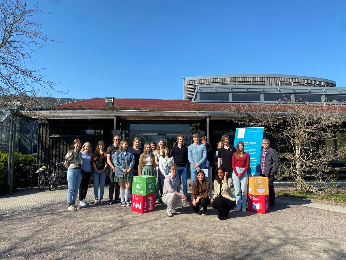 Svenska elever presenterar lösningar på globala utmaningar vid ...