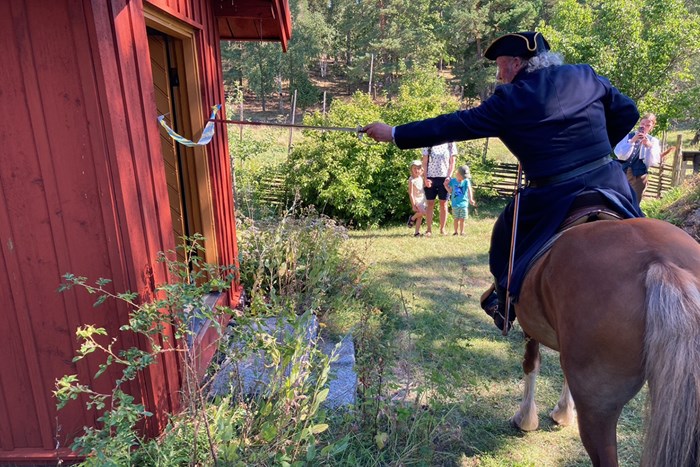 Dragoon on horseback at the inauguration of the Horseman's Cottage at ...