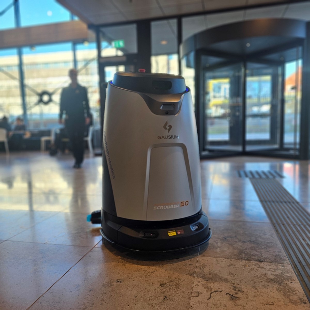 New cleaning robots at SLU – now operating at both Ultuna and Alnarp ...